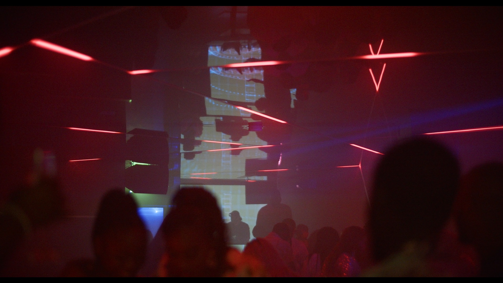 High-Gloss PVC Stretch Ceiling for a Lounge - AV Style